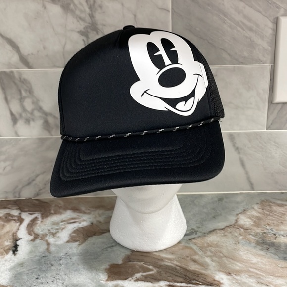 Neff | Accessories | Bnwt Neff Disney Mickey Mouse Black Adult ...